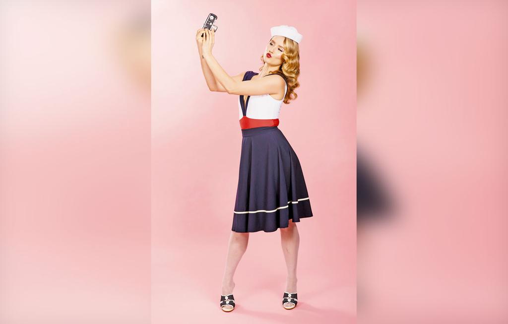 Christie Brinkleys Daughter Sailor Stuns In These Sexy Pin Up Pics