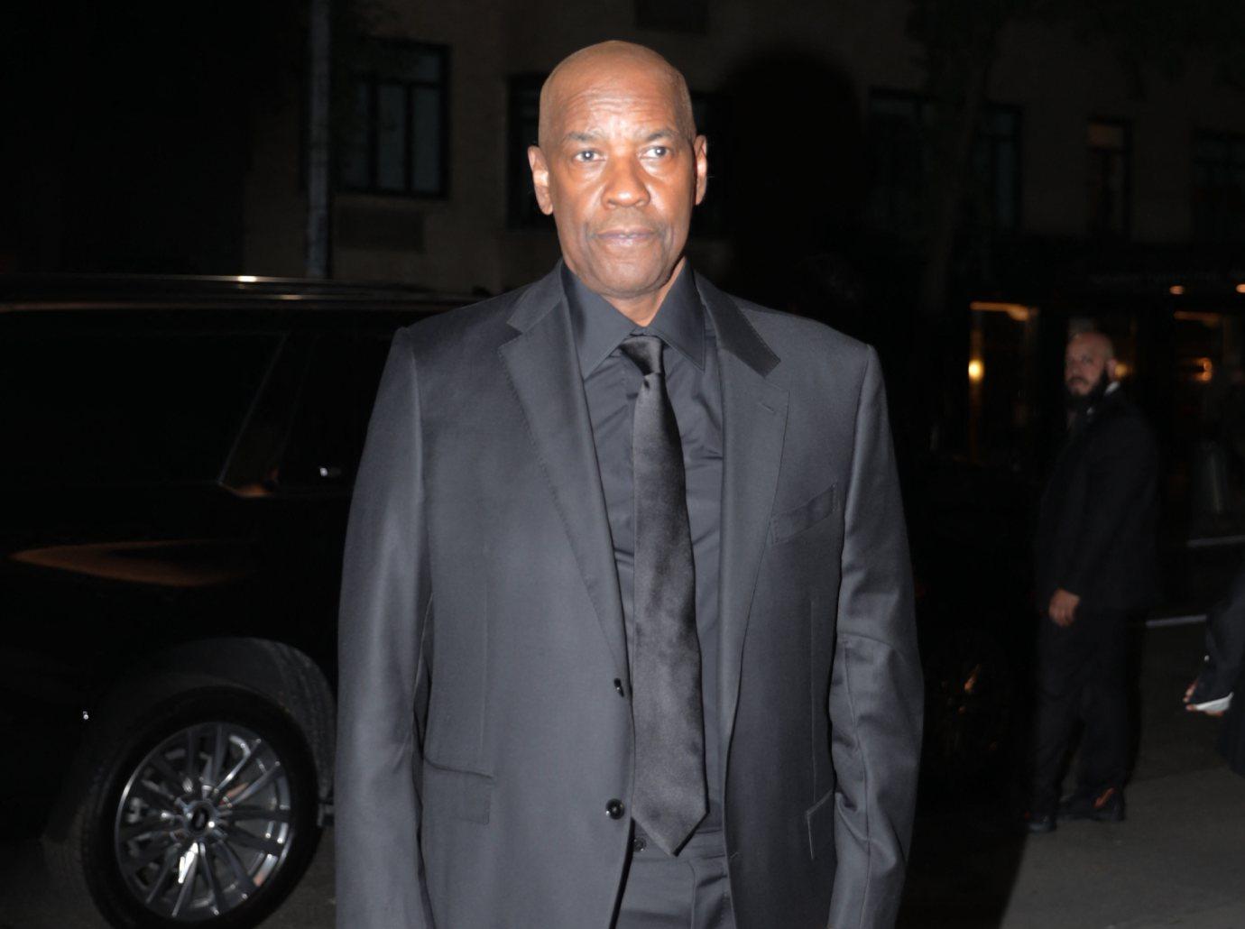 Denzel Washington Scolds People Asking For Photos & Autographs: Watch