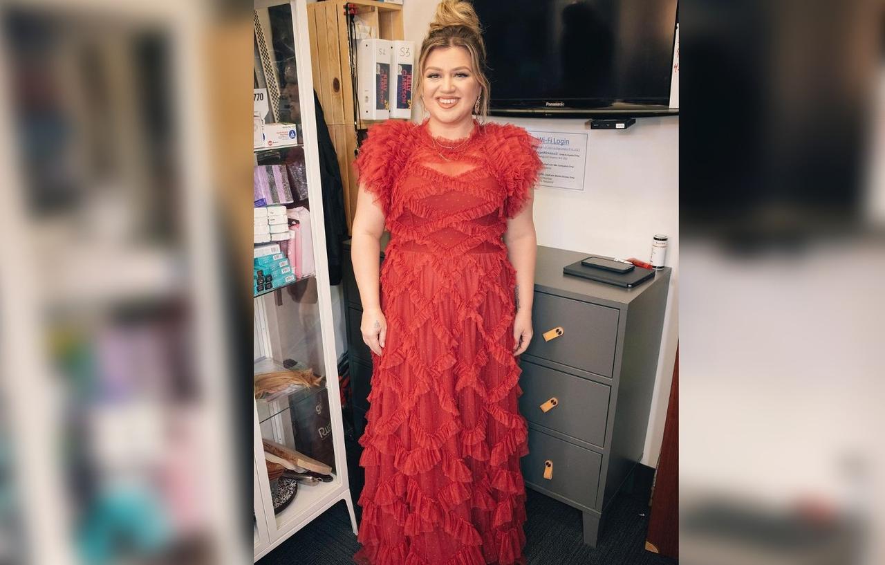 Kelly Clarkson Stuns In Red Gown For PCAs After Fans Slam Fashion