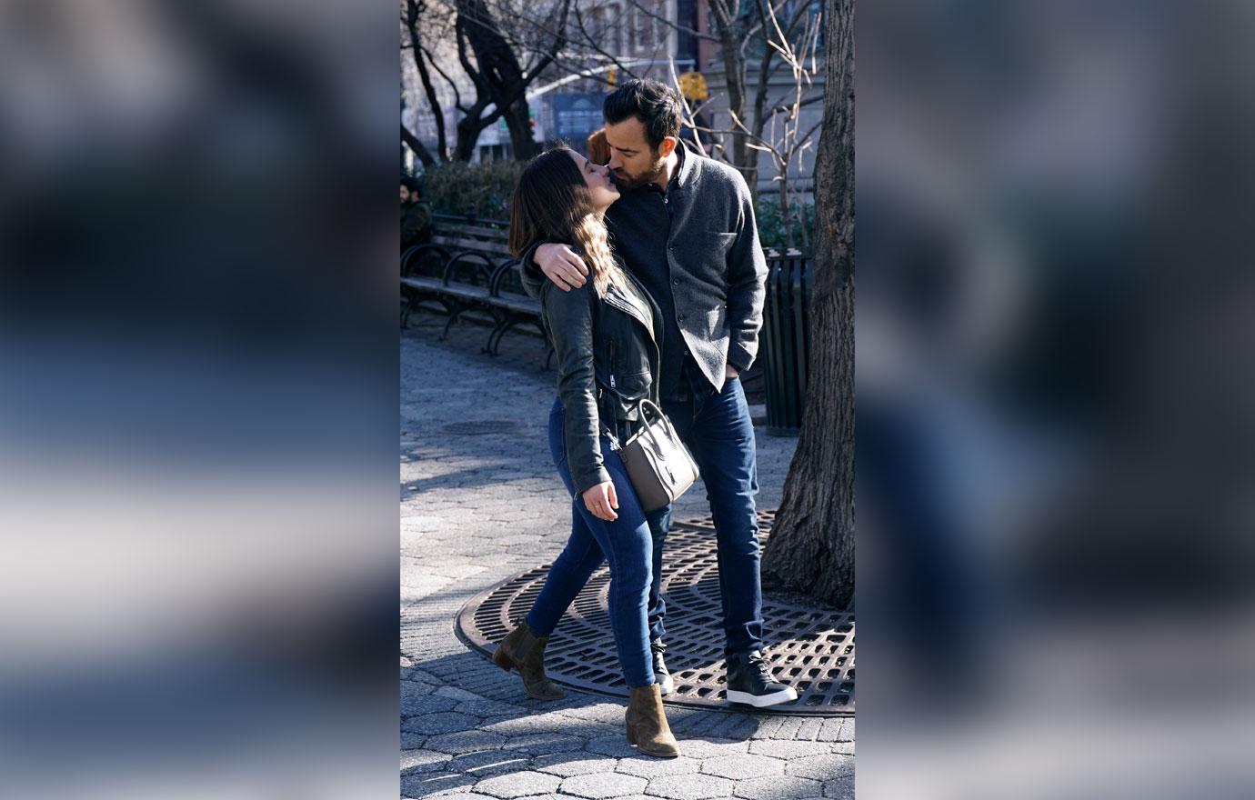 Bye Jennifer! Justin Theroux Seen Kissing Another A-List Actress