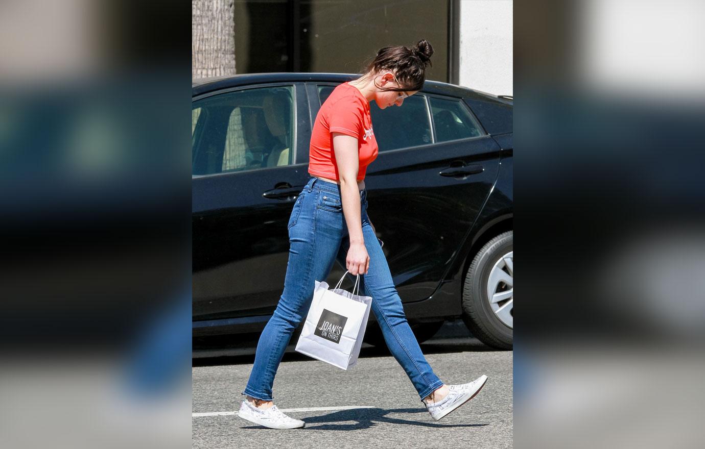 Ariel Winter Shows Off Her Midriff In A Crop Top On Lunch Run — See Pics!
