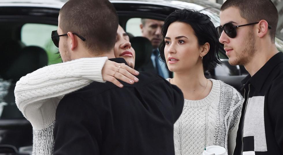 Friendship Goals! Demi Lovato And Nick Jonas Shared A Sweet Hug Before ...