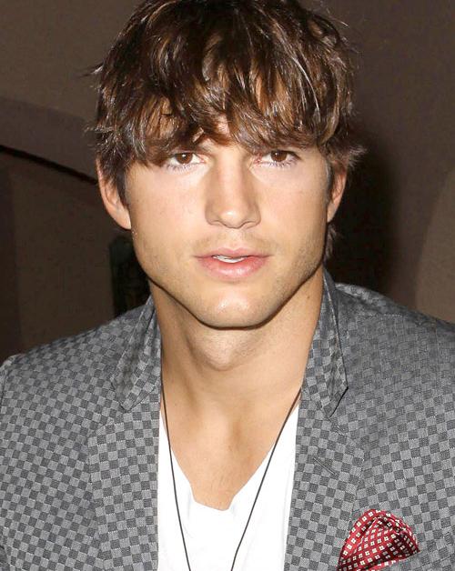 PHOTOS: We See Ashton, Where's Demi