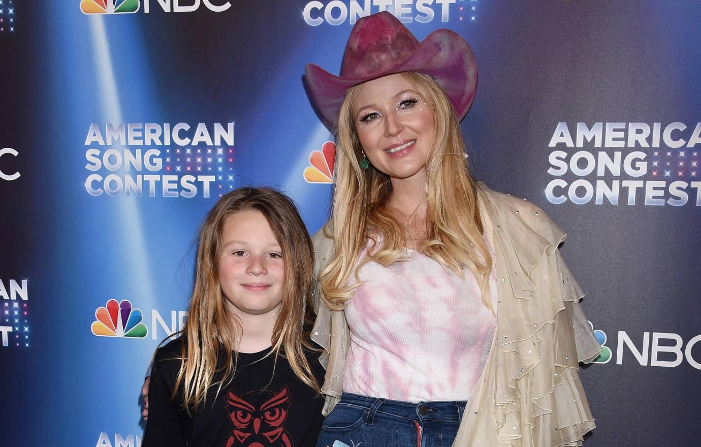 Jewel Alleges Her Mother 'Embezzled' More Than $100 Million From Her