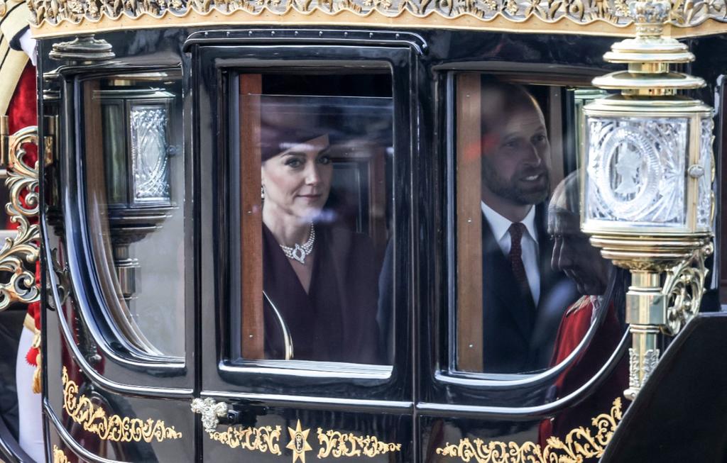 Kate Middleton Joins Royal Family In Welcoming Amir Of Qatar: Photos