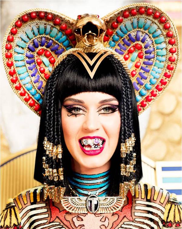 Katy Perry Channels Cleopatra For 'Dark Horse' Video