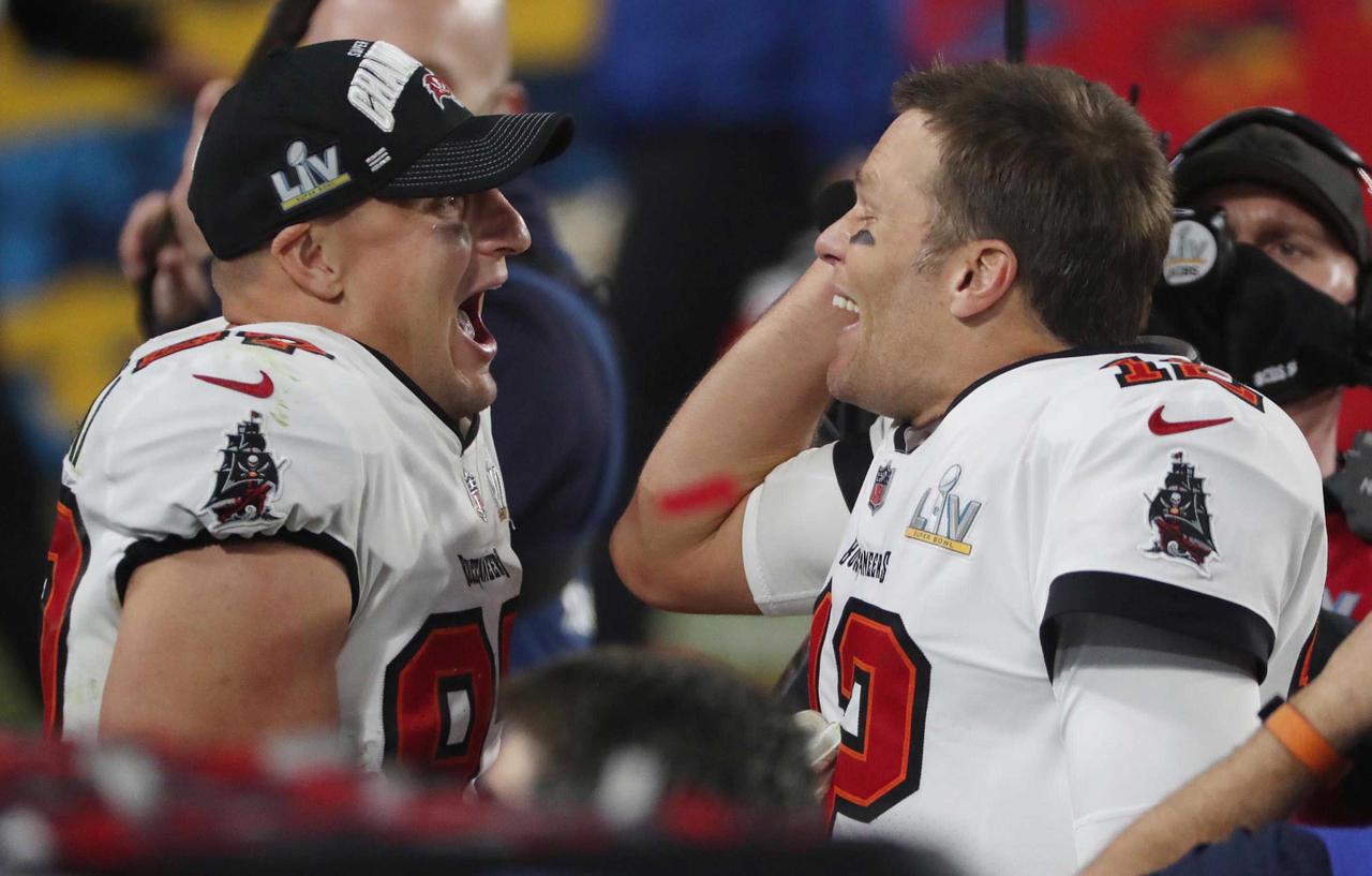 Rob Gronkowski Criticizes Tom Brady's Underwear Thirst Trap