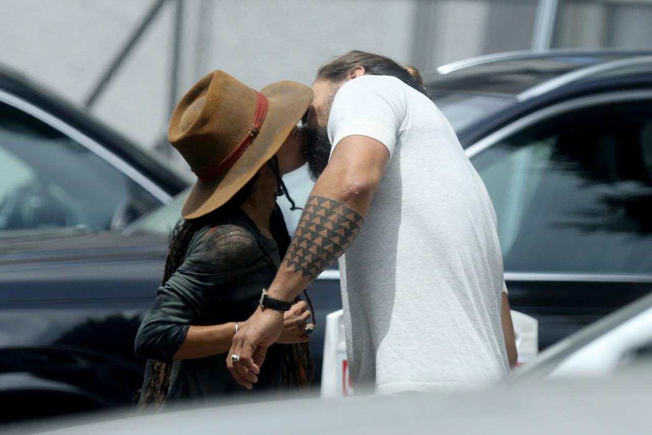 Jason Momoa And Lisa Bonet Pack On Pda During Romantic Picnic