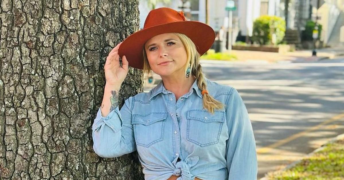 Miranda Lambert & Husband Brendan McLoughlin Cozy Up In Georgia: Photo