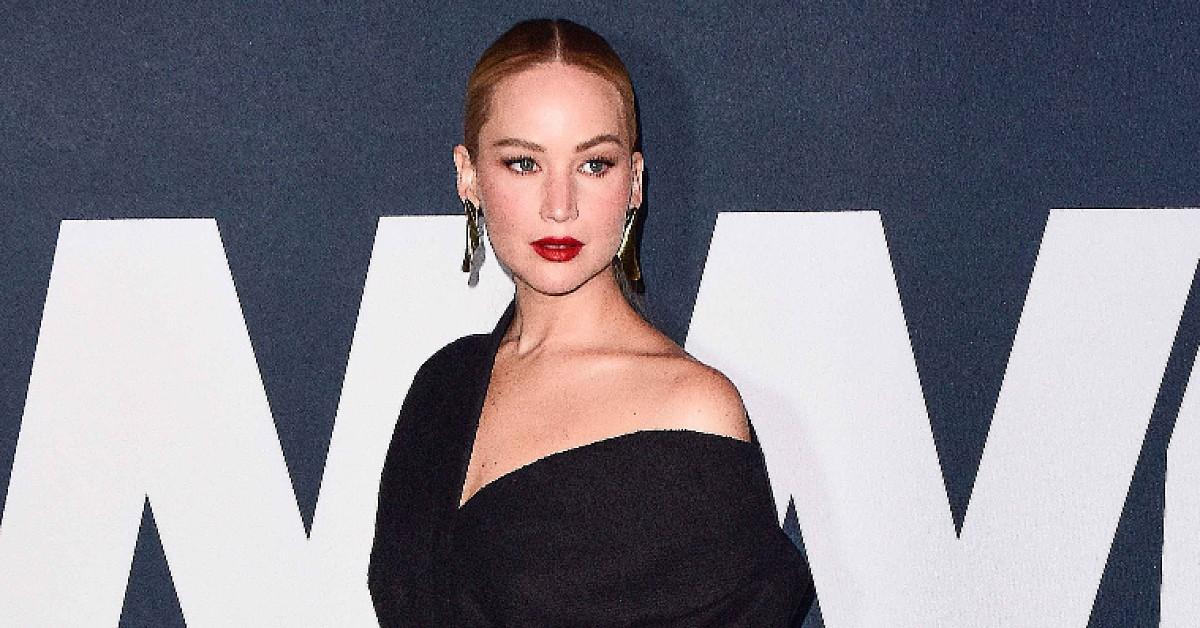 Jennifer Lawrence Suffers Awkward Wardrobe Malfunction At Event 4041