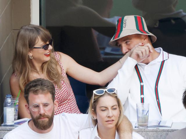 Taylor Swift Thanks Boyfriend Travis Kelce During Speech At 2024 VMAs