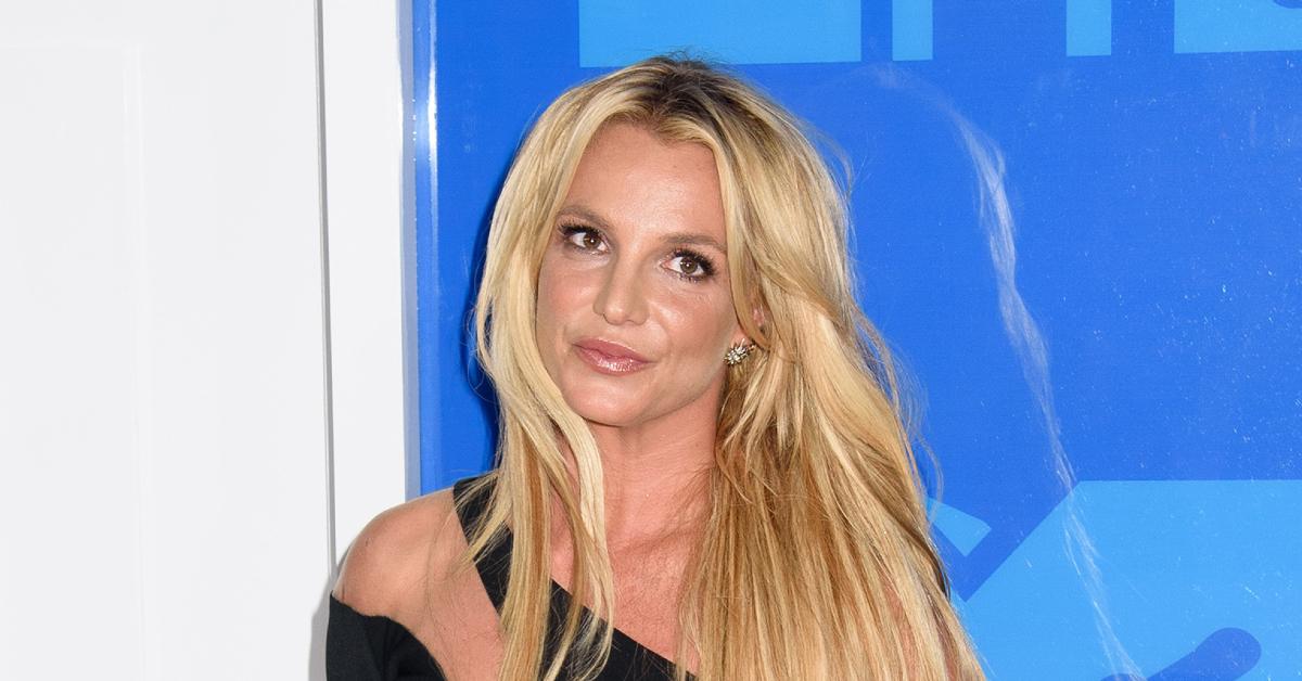 Britney Spears Says She Looks Like Jessica Simpson In Old Photo