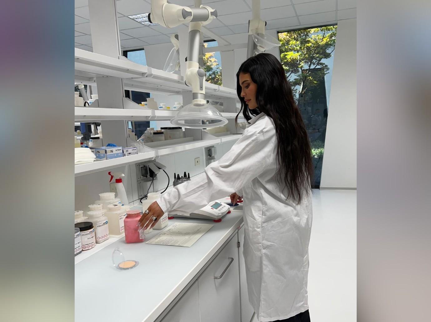 Kylie Jenner Works In Makeup Lab Sans Protective Gear After Backlash